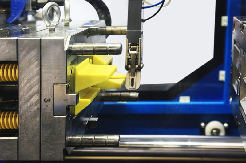 Injection Blow Molding vs. Extrusion Blow Molding - Raw Restoration ...